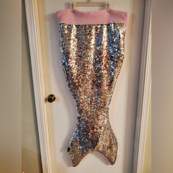 Cynthia Rowley | Bedding | Cynthia Rowley Sequin Mermaid Tail Blanket ...